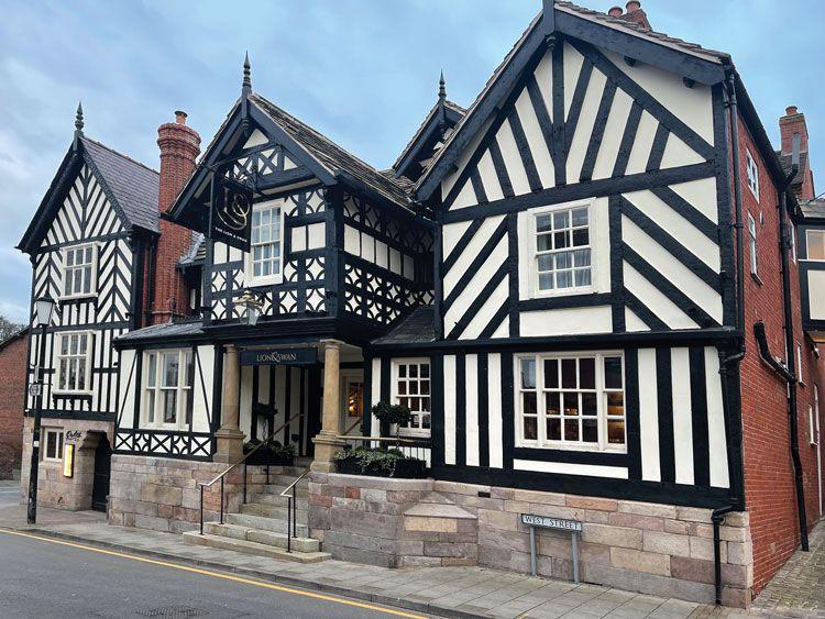 Wedding Venue in Congleton, The Lion and Swan Hotel | UKbride
