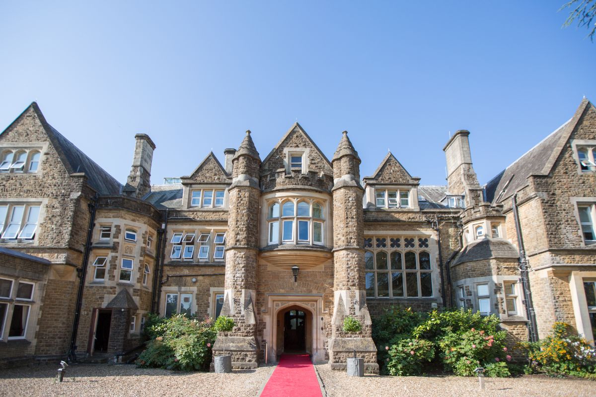 Wedding Venue in Betchworth, Hartsfield Manor | UKbride