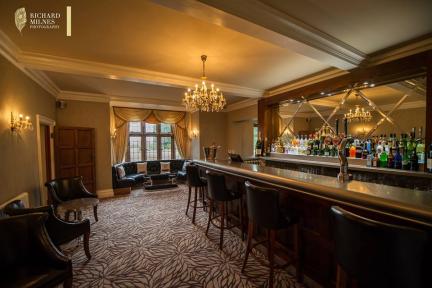 Wedding Venue in Nantwich, Wrenbury Hall | UKbride